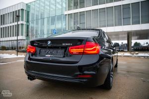 Black BMW 330 2017 in Vilnius, with an engine capacity of 2.00 L and mileage of 225 thousand km for 13990 €, photo 6 on AUTOMOTO.COM.LV