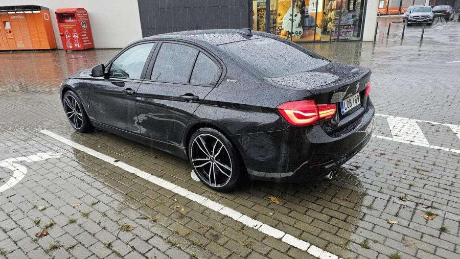 Melns BMW 330 2017 Klaipėda, ar dzinēja tilpumu 2.00 L un nobraukumu 200 tūkst. km par 11999 €, foto 3 vietnē AUTOMOTO.COM.LV