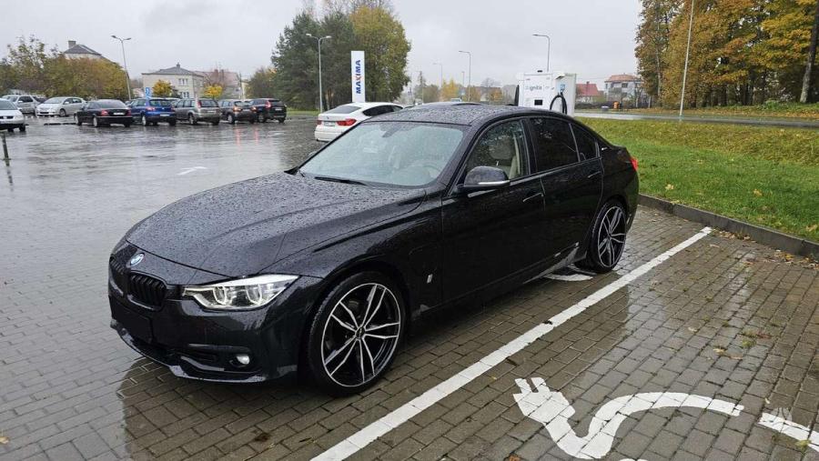 Melns BMW 330 2017 Klaipėda, ar dzinēja tilpumu 2.00 L un nobraukumu 200 tūkst. km par 11999 €, foto 4 vietnē AUTOMOTO.COM.LV