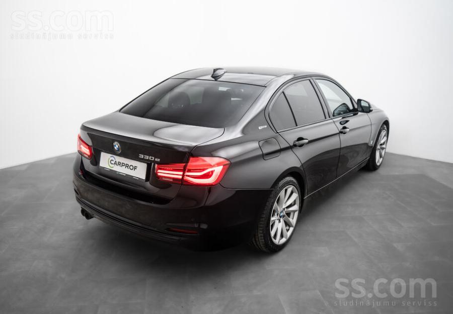 Black BMW 330 2017 in Riga, with an engine capacity of 2.00 L and mileage of 15 thousand km for 14999 €, photo 5 on AUTOMOTO.COM.LV