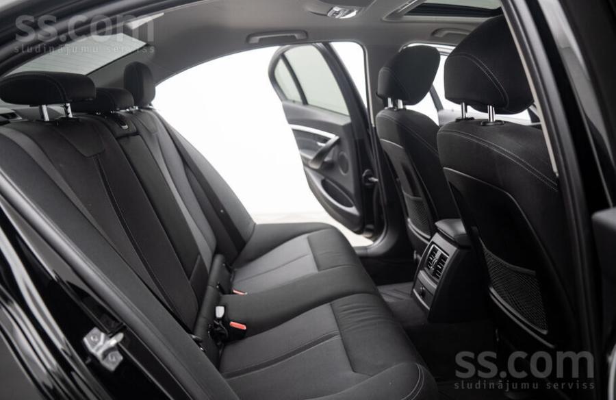 Black BMW 330 2017 in Riga, with an engine capacity of 2.00 L and mileage of 15 thousand km for 14999 €, photo 10 on AUTOMOTO.COM.LV