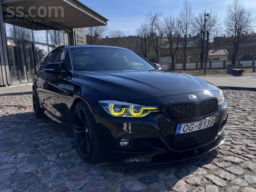 Black BMW 330 2017 in Riga, with an engine capacity of 3.00 L and mileage of 293 thousand km for 15900 €, photo 5 on AUTOMOTO.COM.LV