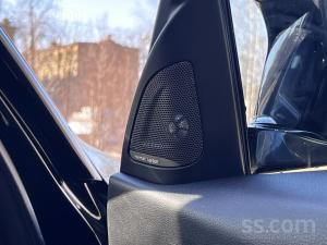 Black BMW 330 2017 in Riga, with an engine capacity of 3.00 L and mileage of 293 thousand km for 15900 €, photo 15 on AUTOMOTO.COM.LV