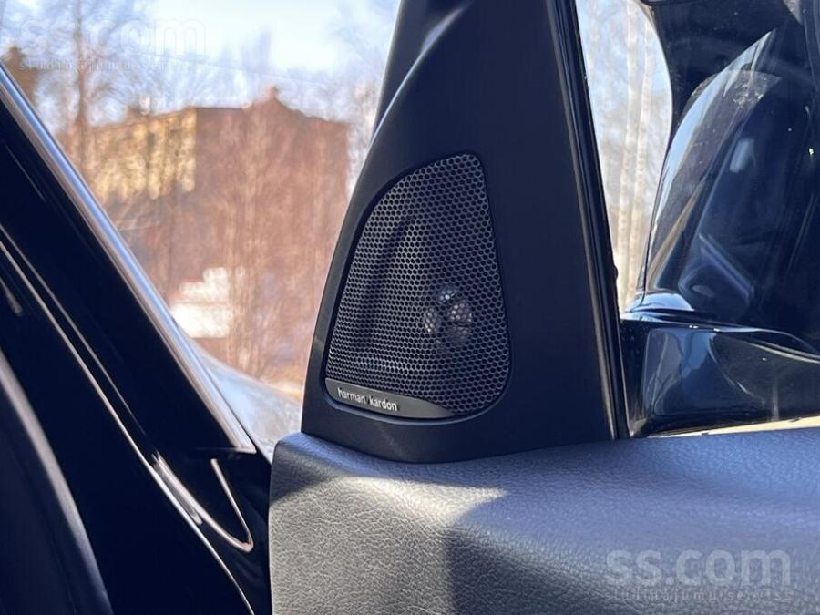 Black BMW 330 2017 in Riga, with an engine capacity of 3.00 L and mileage of 293 thousand km for 15900 €, photo 15 on AUTOMOTO.COM.LV