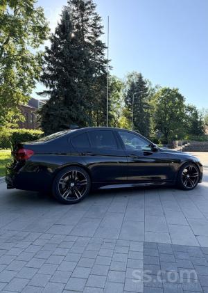 Melns BMW 330 2017 Jēkabpils, ar dzinēja tilpumu 3.00 L un nobraukumu 293 tūkst. km par 16000 €, foto 4 vietnē AUTOMOTO.COM.LV