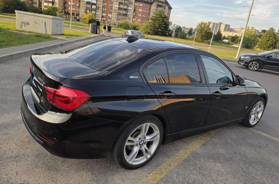 Melns BMW 330 2017 Viļņa, ar dzinēja tilpumu 2.00 L un nobraukumu 161 tūkst. km par 14000 €, foto 7 vietnē AUTOMOTO.COM.LV