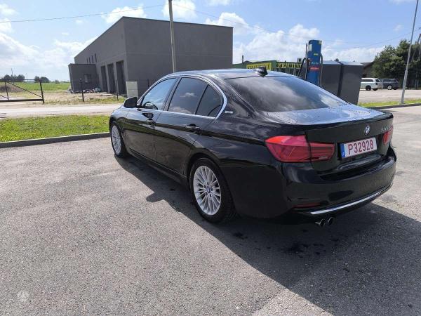 БМВ 330 2017 в Каунас на AUTOMOTO.COM.LV Черный БМВ 330 2017 в Каунас, объемом двигателя 0.00 л и пробегом 278 тыс. км за 11000 €, фото 4 на AUTOMOTO.COM.LV