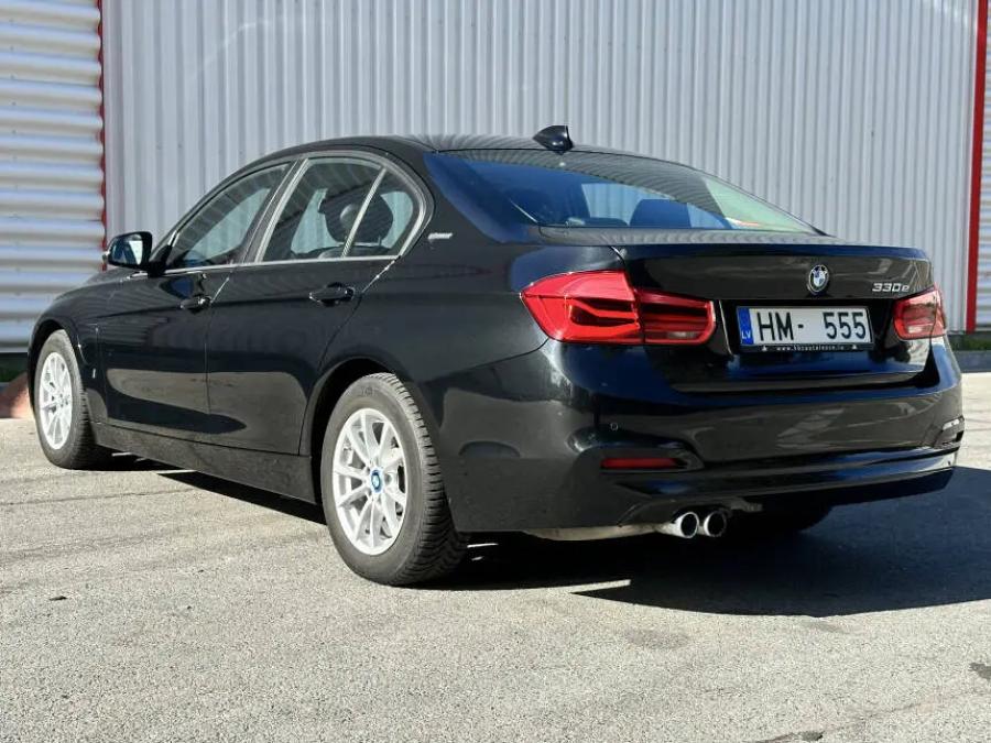 Melns BMW 330 2018 Rīga, ar dzinēja tilpumu 2.00 L un nobraukumu 92 tūkst. km par 18000 €, foto 5 vietnē AUTOMOTO.COM.LV