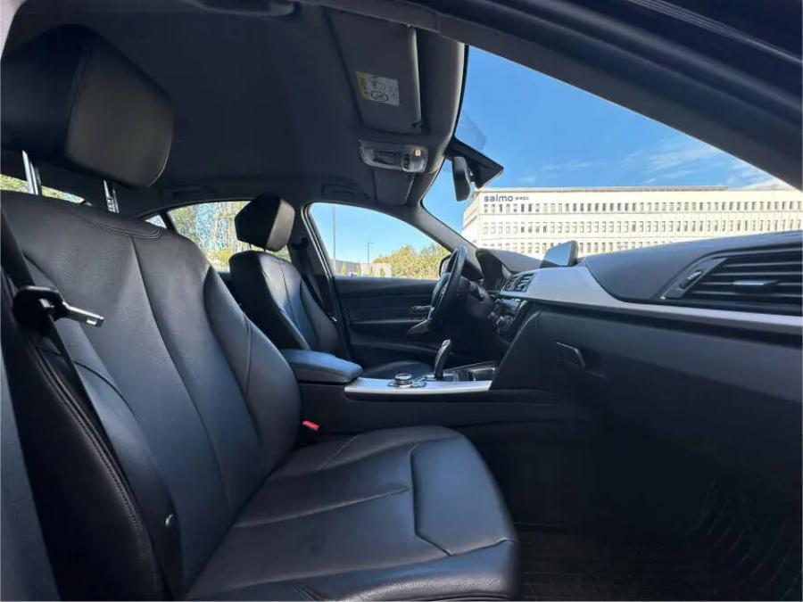 Melns BMW 330 2018 Rīga, ar dzinēja tilpumu 2.00 L un nobraukumu 92 tūkst. km par 18000 €, foto 9 vietnē AUTOMOTO.COM.LV