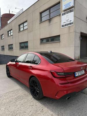 Black BMW 330 2019 in Kaunas, with an engine capacity of 2.00 L and mileage of 153 thousand km for 28000 €, photo 3 on AUTOMOTO.COM.LV