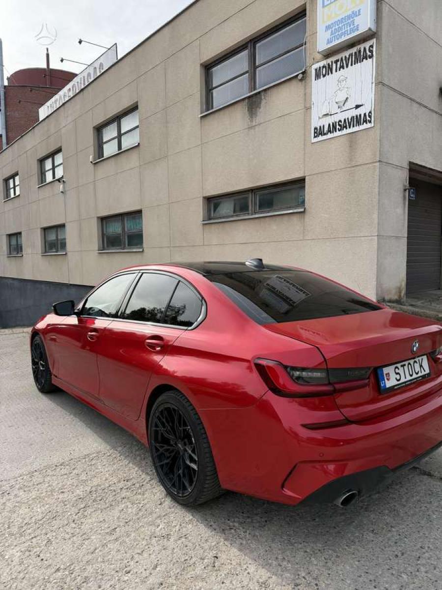 Black BMW 330 2019 in Kaunas, with an engine capacity of 2.00 L and mileage of 153 thousand km for 28000 €, photo 3 on AUTOMOTO.COM.LV