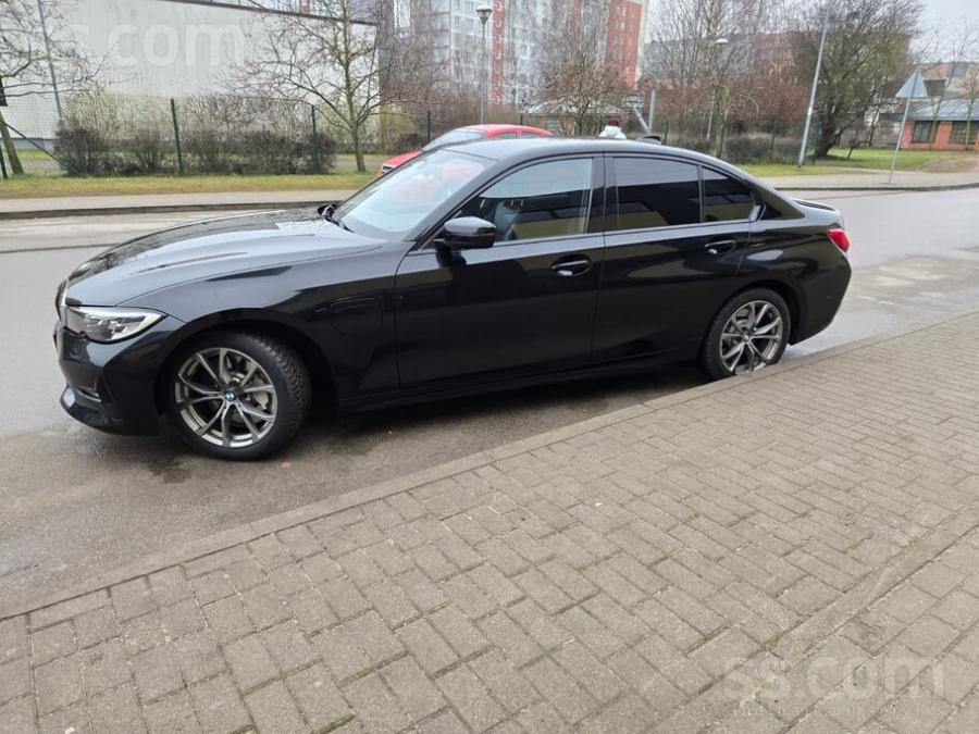 Black BMW 330 2019 in Riga, with an engine capacity of 2.00 L and mileage of 101 thousand km for 24000 €, photo 1 on AUTOMOTO.COM.LV