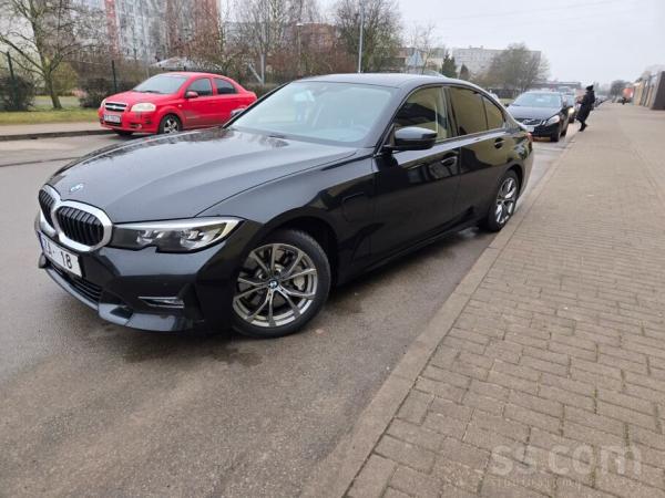 Black BMW 330 2019 in Riga, with an engine capacity of 2.00 L and mileage of 101 thousand km for 24000 €, photo 2 on AUTOMOTO.COM.LV