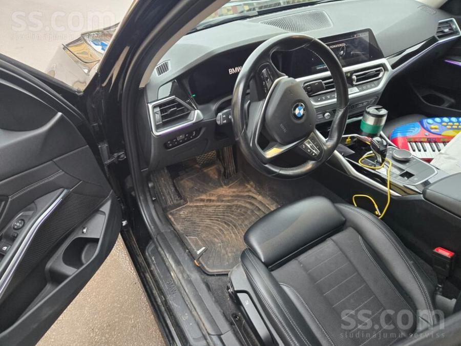 Black BMW 330 2019 in Riga, with an engine capacity of 2.00 L and mileage of 101 thousand km for 24000 €, photo 4 on AUTOMOTO.COM.LV