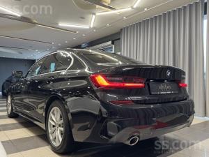 Black BMW 330 2019 in Riga, with an engine capacity of 2.00 L and mileage of 98 thousand km for 26995 €, photo 5 on AUTOMOTO.COM.LV