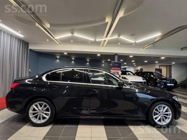 Black BMW 330 2019 in Riga, with an engine capacity of 2.00 L and mileage of 98 thousand km for 26995 €, photo 7 on AUTOMOTO.COM.LV