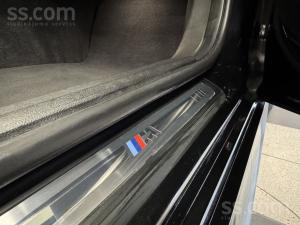 Black BMW 330 2019 in Riga, with an engine capacity of 2.00 L and mileage of 98 thousand km for 26995 €, photo 17 on AUTOMOTO.COM.LV