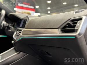 Black BMW 330 2019 in Riga, with an engine capacity of 2.00 L and mileage of 98 thousand km for 26995 €, photo 19 on AUTOMOTO.COM.LV