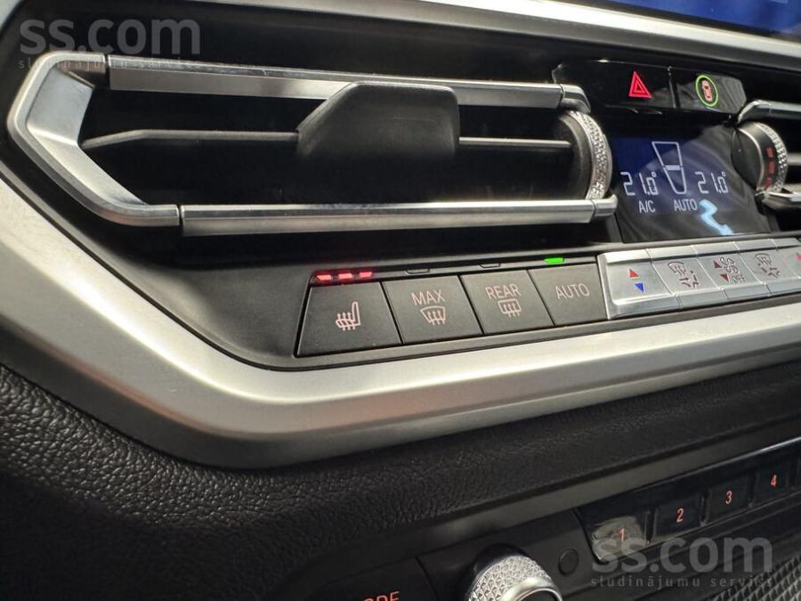Black BMW 330 2019 in Riga, with an engine capacity of 2.00 L and mileage of 98 thousand km for 26995 €, photo 36 on AUTOMOTO.COM.LV