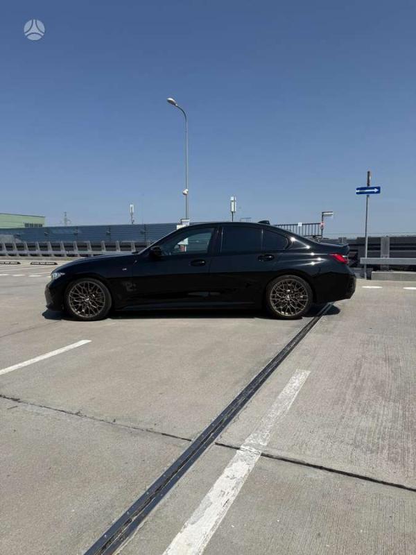 Black BMW 330 2019 in Kaunas, with an engine capacity of 2.00 L and mileage of 55 thousand km for 30700 €, photo 3 on AUTOMOTO.COM.LV