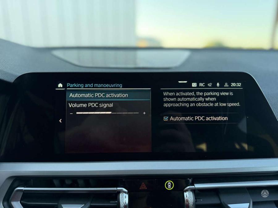 Black BMW 330 2019 in Kaunas, with an engine capacity of 2.00 L and mileage of 85 thousand km for 17500 €, photo 16 on AUTOMOTO.COM.LV