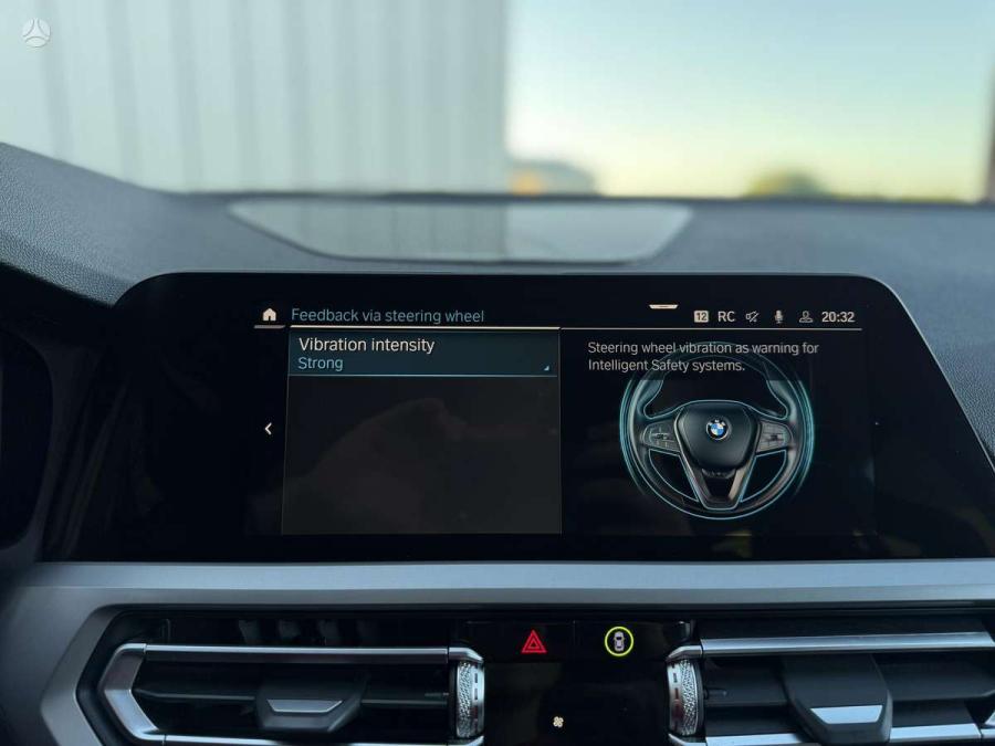 Black BMW 330 2019 in Kaunas, with an engine capacity of 2.00 L and mileage of 85 thousand km for 17500 €, photo 17 on AUTOMOTO.COM.LV