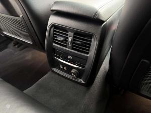 Black BMW 330 2019 in Vilnius, with an engine capacity of 2.00 L and mileage of 56 thousand km for 27600 €, photo 47 on AUTOMOTO.COM.LV