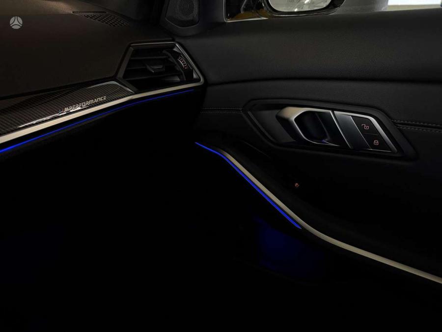 Black BMW 330 2019 in Vilnius, with an engine capacity of 2.00 L and mileage of 56 thousand km for 27600 €, photo 55 on AUTOMOTO.COM.LV