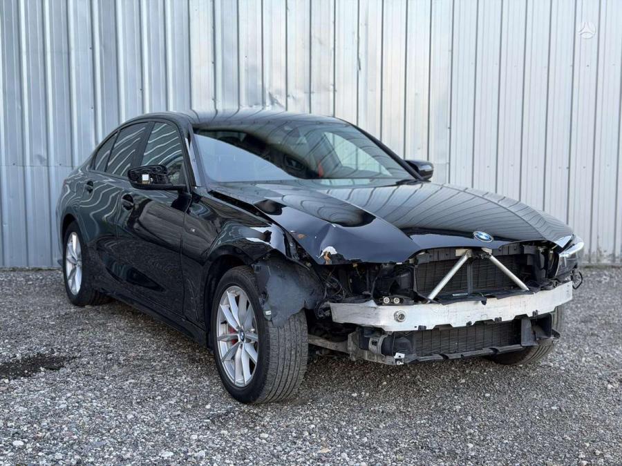 Black BMW 330 2019 in Kaunas, with an engine capacity of 2.00 L and mileage of 85 thousand km for 16300 €, photo 3 on AUTOMOTO.COM.LV