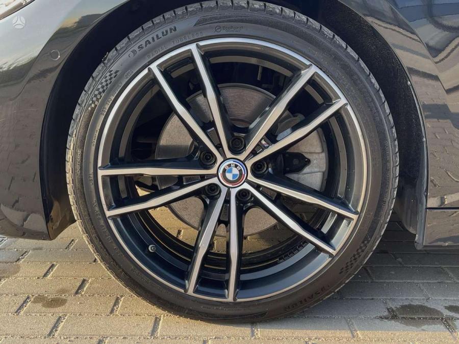 Black BMW 330 2019 in Kaunas, with an engine capacity of 2.00 L and mileage of 100 thousand km for 27300 €, photo 8 on AUTOMOTO.COM.LV
