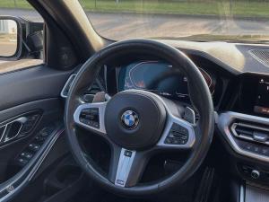 Black BMW 330 2019 in Kaunas, with an engine capacity of 2.00 L and mileage of 100 thousand km for 27300 €, photo 13 on AUTOMOTO.COM.LV