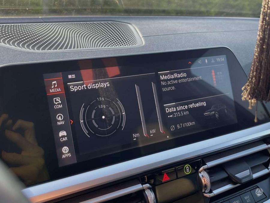 Black BMW 330 2019 in Kaunas, with an engine capacity of 2.00 L and mileage of 100 thousand km for 27300 €, photo 15 on AUTOMOTO.COM.LV
