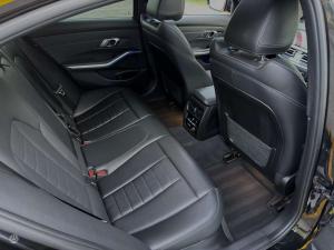 Melns BMW 330 2019 Viļņa, ar dzinēja tilpumu 2.00 L un nobraukumu 57 tūkst. km par 27000 €, foto 49 vietnē AUTOMOTO.COM.LV