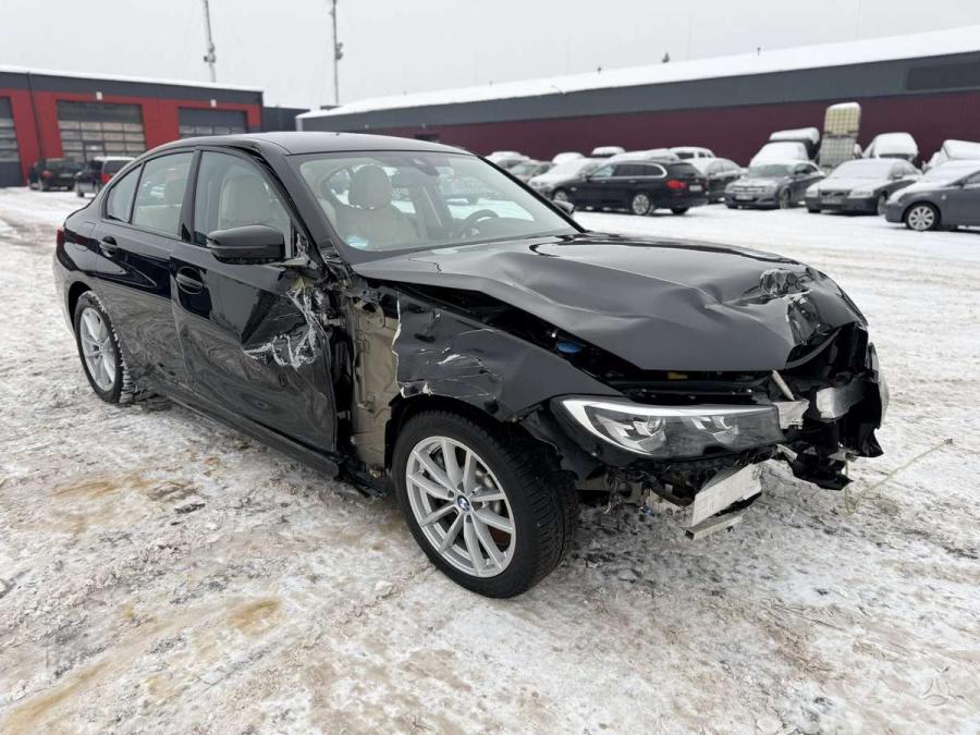 Melns BMW 330 2020 Kauņa, ar dzinēja tilpumu 2.00 L un nobraukumu 68 tūkst. km par 8800 €, foto 6 vietnē AUTOMOTO.COM.LV