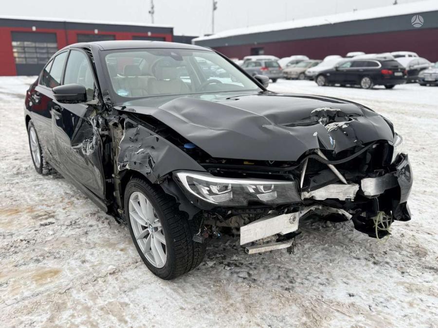 Melns BMW 330 2020 Kauņa, ar dzinēja tilpumu 2.00 L un nobraukumu 68 tūkst. km par 8800 €, foto 7 vietnē AUTOMOTO.COM.LV