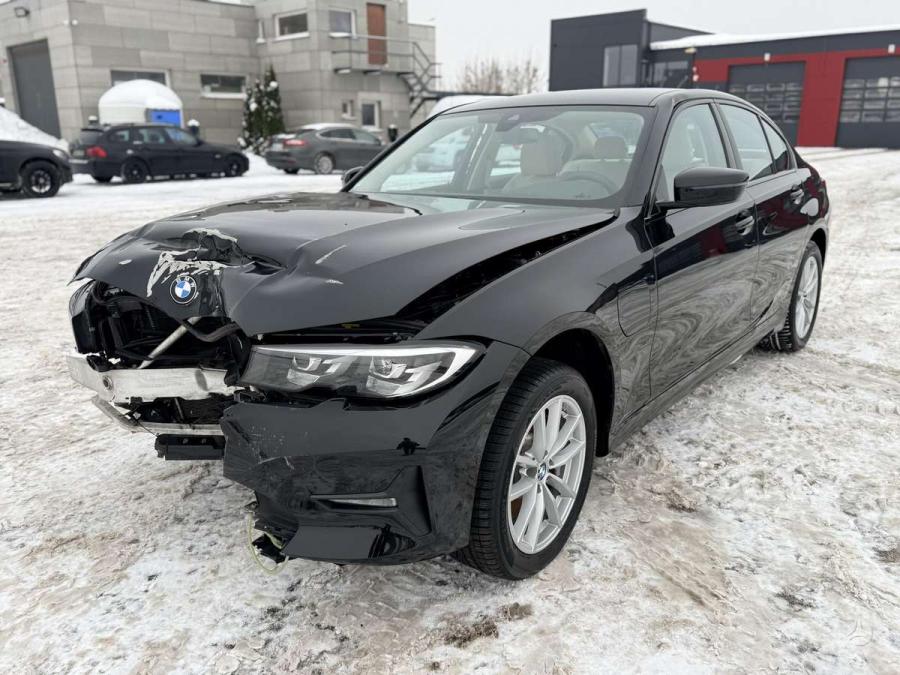 Melns BMW 330 2020 Kauņa, ar dzinēja tilpumu 2.00 L un nobraukumu 68 tūkst. km par 8800 €, foto 9 vietnē AUTOMOTO.COM.LV