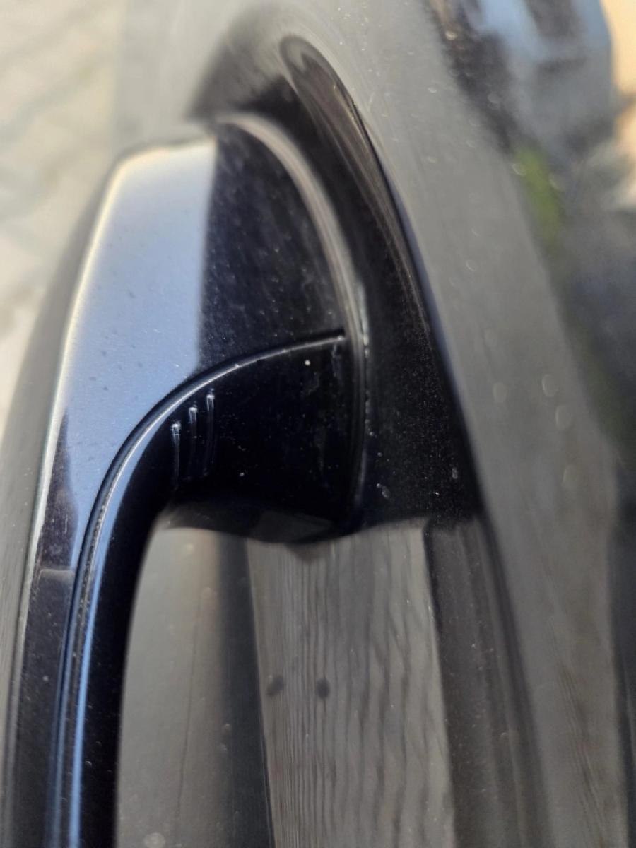 Melns BMW 330 2020 Rīga, ar dzinēja tilpumu 3.00 L un nobraukumu 180 tūkst. km par 22900 €, foto 3 vietnē AUTOMOTO.COM.LV