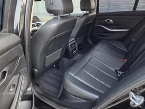 Melns BMW 330 2020 Rīga, ar dzinēja tilpumu 3.00 L un nobraukumu 180 tūkst. km par 22900 €, foto 13 vietnē AUTOMOTO.COM.LV