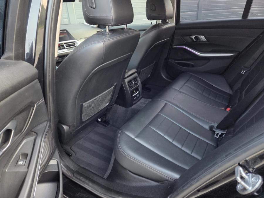 Melns BMW 330 2020 Rīga, ar dzinēja tilpumu 3.00 L un nobraukumu 180 tūkst. km par 22900 €, foto 13 vietnē AUTOMOTO.COM.LV