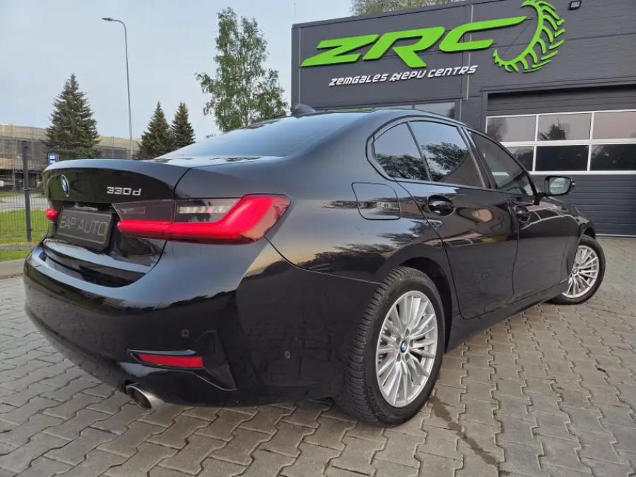 Melns BMW 330 2020 Jelgava, ar dzinēja tilpumu 3.00 L un nobraukumu 180 tūkst. km par 22900 €, foto 5 vietnē AUTOMOTO.COM.LV
