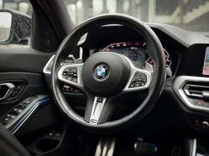 Melns BMW 330 2020 Rīga, ar dzinēja tilpumu 2.00 L un nobraukumu 149 tūkst. km par 24300 €, foto 31 vietnē AUTOMOTO.COM.LV