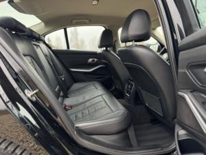 Black BMW 330 2020 in Riga, with an engine capacity of 3.00 L and mileage of 181 thousand km for 23500 €, photo 4 on AUTOMOTO.COM.LV