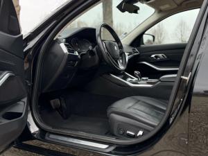Black BMW 330 2020 in Riga, with an engine capacity of 3.00 L and mileage of 181 thousand km for 23500 €, photo 12 on AUTOMOTO.COM.LV