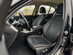 Black BMW 330 2020 in Riga, with an engine capacity of 3.00 L and mileage of 181 thousand km for 23500 €, photo 13 on AUTOMOTO.COM.LV