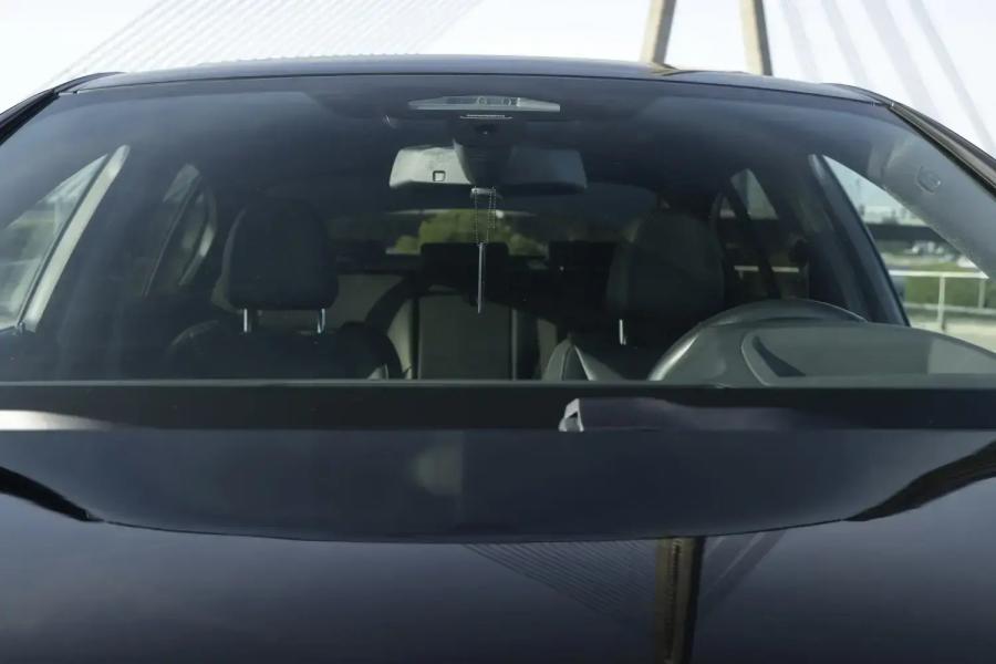 Black BMW 330 2020 in Riga, with an engine capacity of 2.00 L and mileage of 98 thousand km for 31000 €, photo 5 on AUTOMOTO.COM.LV