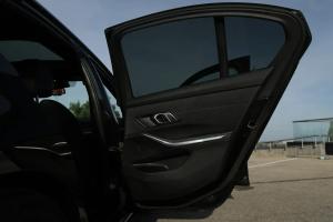 Black BMW 330 2020 in Riga, with an engine capacity of 2.00 L and mileage of 98 thousand km for 31000 €, photo 9 on AUTOMOTO.COM.LV