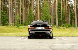 Black BMW 330 2020 in Riga, with an engine capacity of 2.00 L and mileage of 88 thousand km for 28590 €, photo 7 on AUTOMOTO.COM.LV