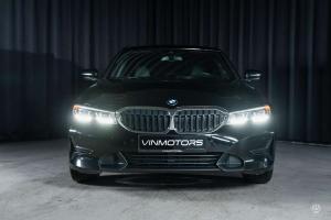 Black BMW 330 2020 in Vilnius, with an engine capacity of 2.00 L and mileage of 113 thousand km for 21999 €, photo 3 on AUTOMOTO.COM.LV
