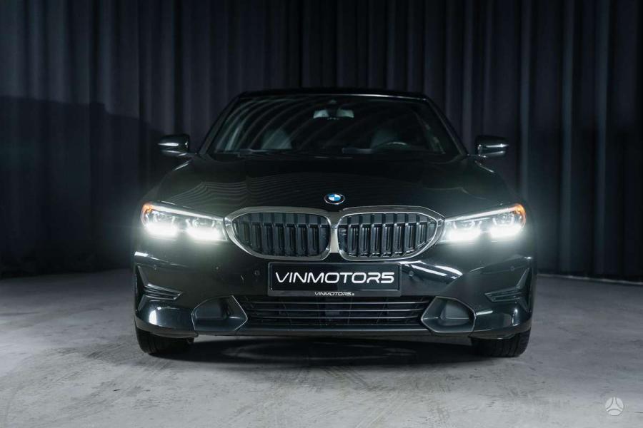 Black BMW 330 2020 in Vilnius, with an engine capacity of 2.00 L and mileage of 113 thousand km for 21999 €, photo 3 on AUTOMOTO.COM.LV