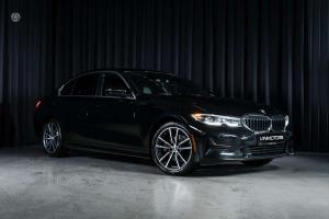 Black BMW 330 2020 in Vilnius, with an engine capacity of 2.00 L and mileage of 113 thousand km for 21999 €, photo 4 on AUTOMOTO.COM.LV